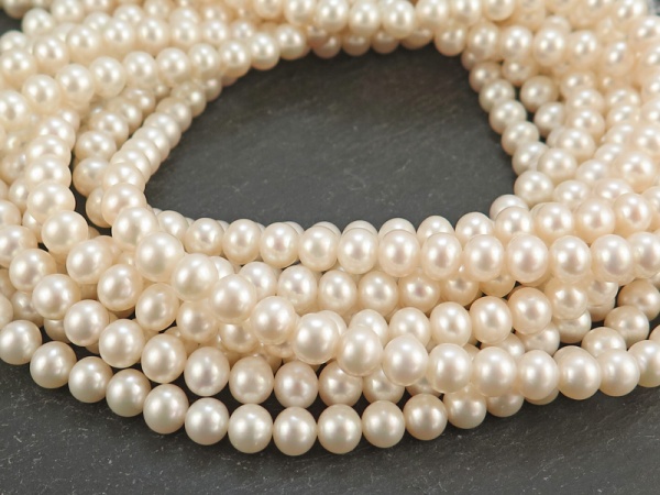 Round Pearls | Freshwater Round Pearls | The Curious Gem
